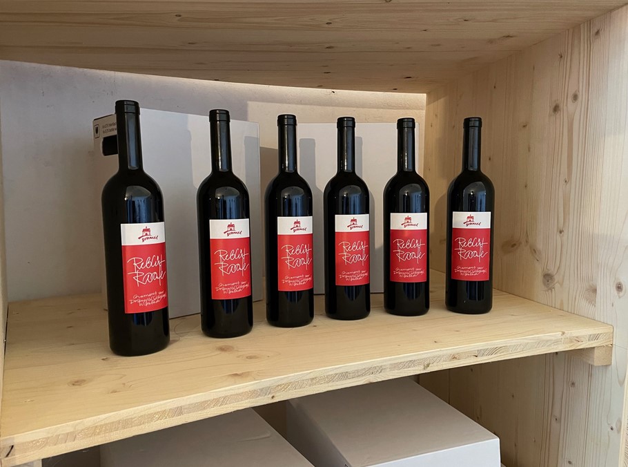 Rebberg Schloss Dottenwil – Wein & Genuss am Südhang in Wittenbach